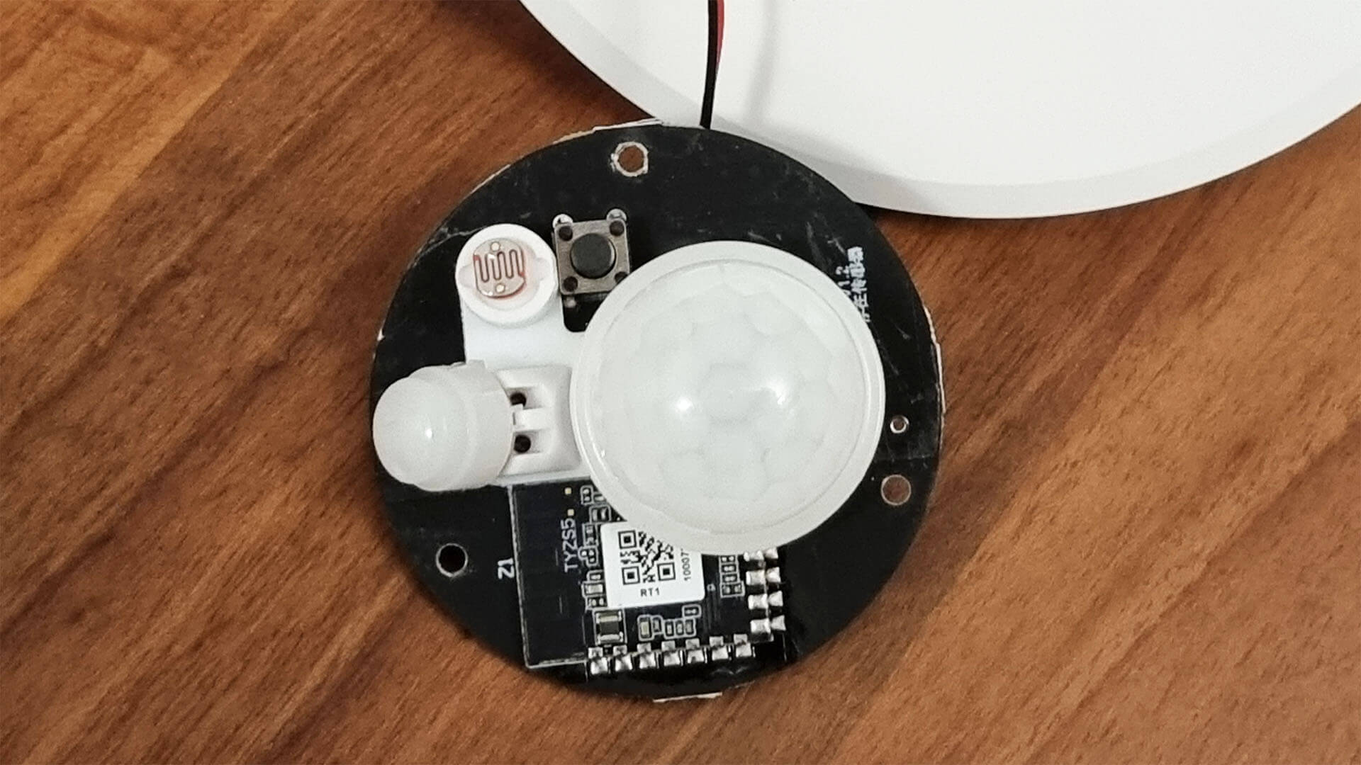Tuya Ceiling Presence Sensor LY-TAD-K616S - SmartHomeScene
