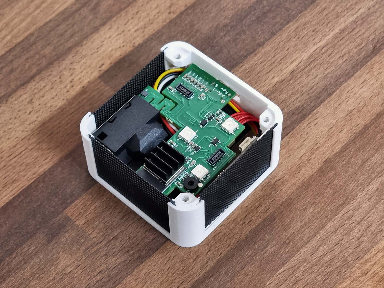 Apollo AIR-1 Air Quality Multisensor Review | SmartHomeScene