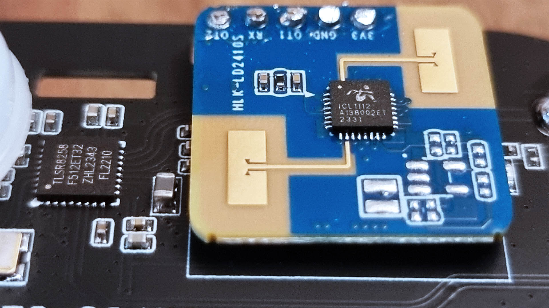 Zigbee Battery Presence Sensor ZG-204ZM Review - SmartHomeScene