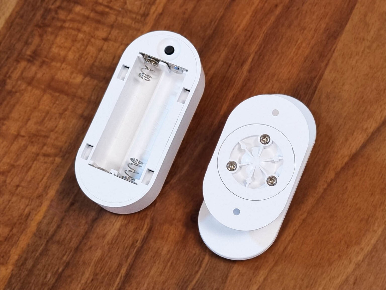 Zigbee Battery Presence Sensor ZG-204ZM Review - SmartHomeScene