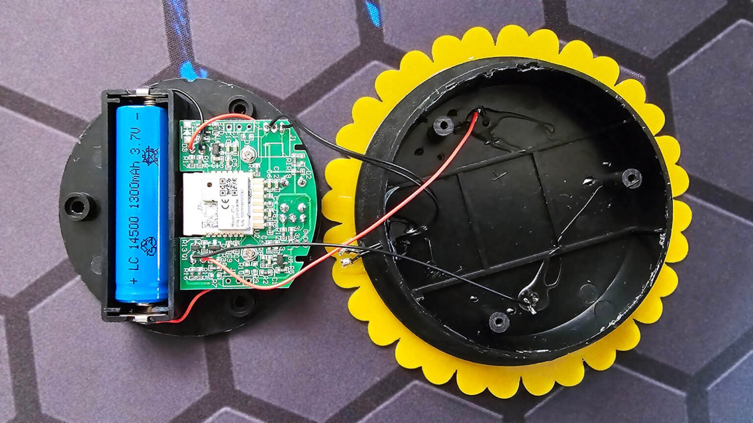 Tuya Zigbee Solar Rain Sensor RB-SRAIN01 Review | SmartHomeScene