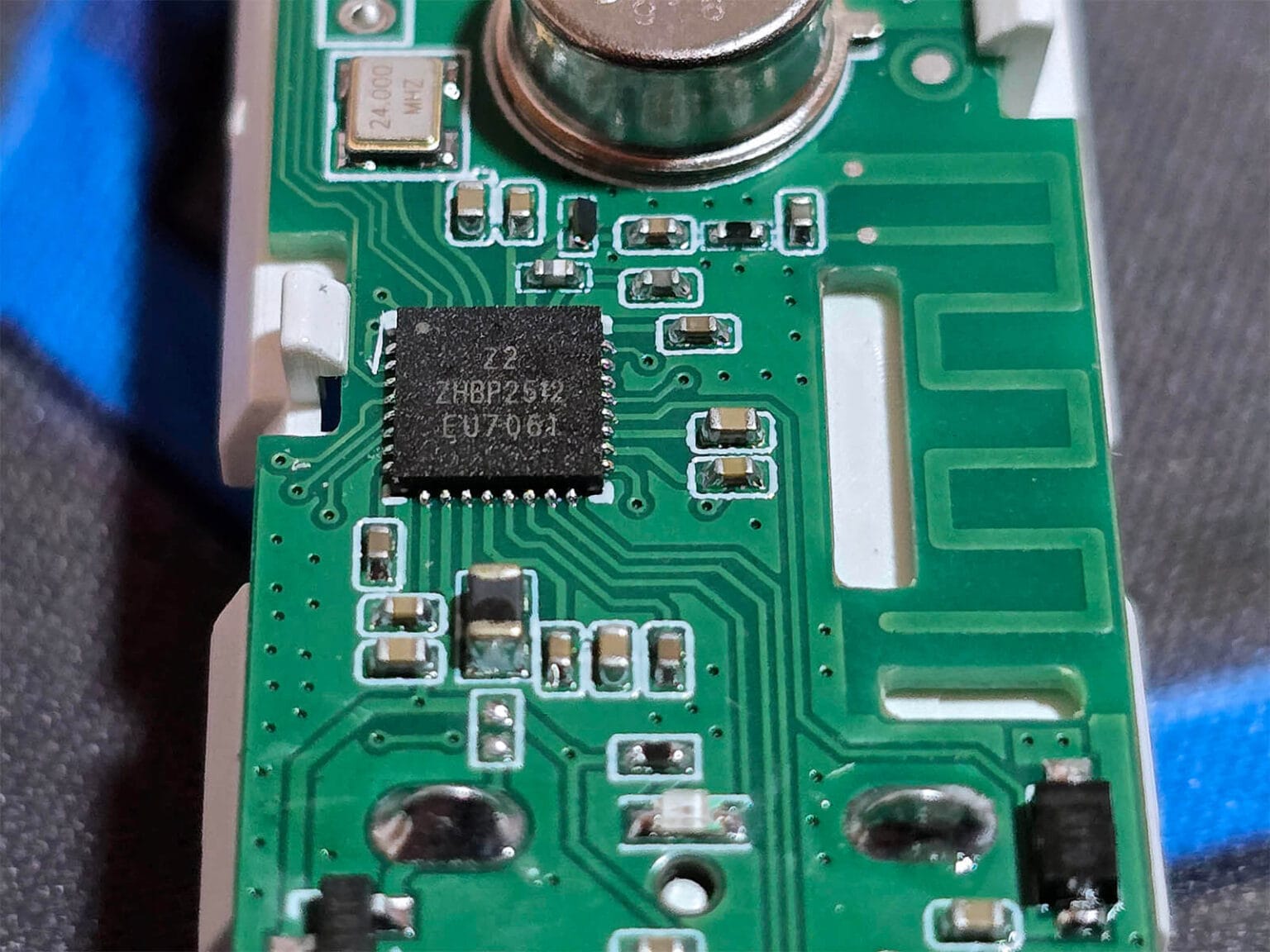 Zigbee Battery Presence Sensor ZG-204ZH Review | SmartHomeScene
