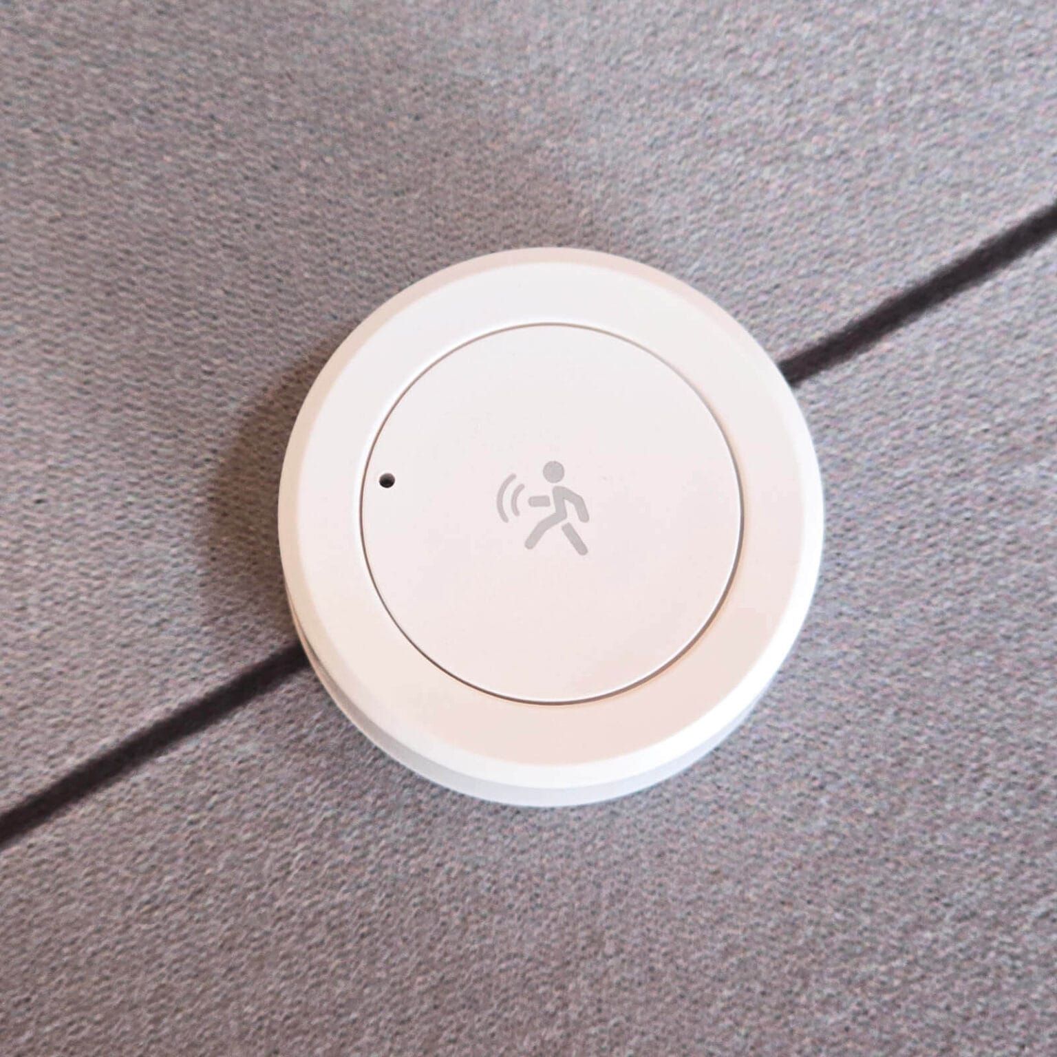 Smallest Zigbee Presence Sensor: Tuya ZG-204ZP | SmartHomeScene